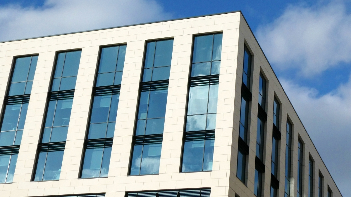 Expert Commercial Window Installation: Reduce Noise Pollution